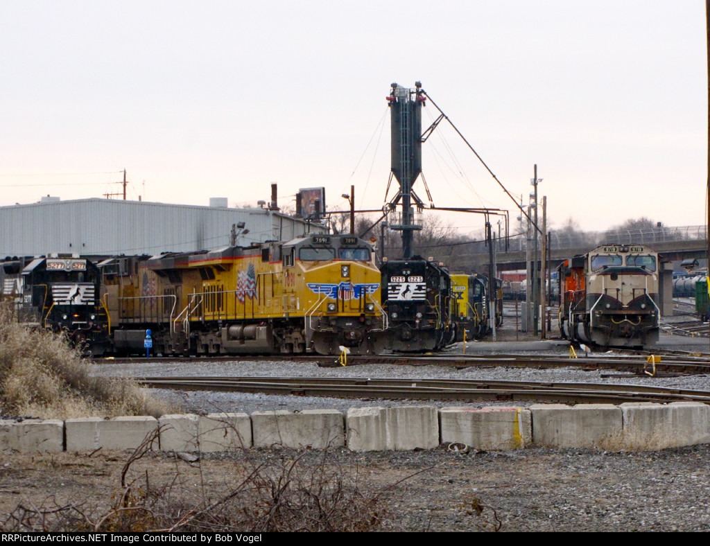 UP 7891 and BNSF 9719